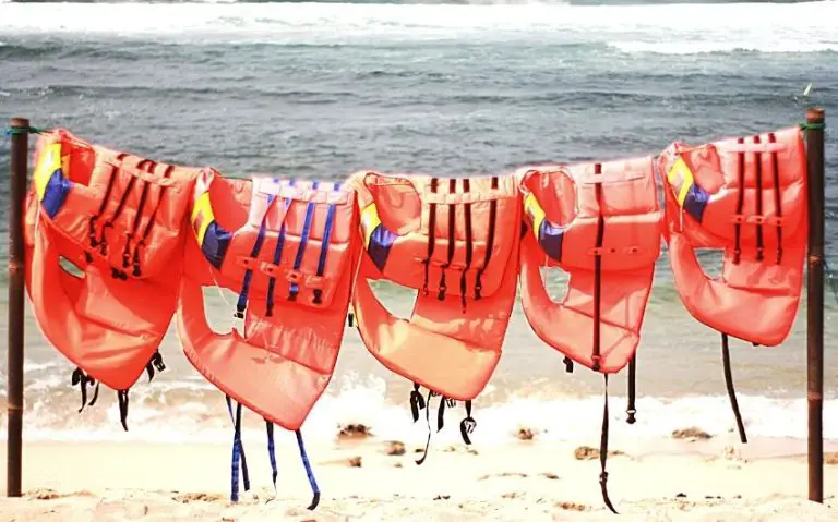 Best inflatable life vest for fly fishing trips (2021 Top picks)